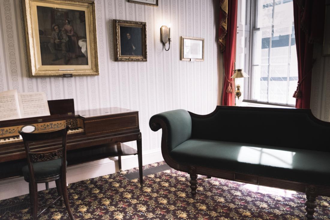 Inside Charles Dickens Museum - Zanniee